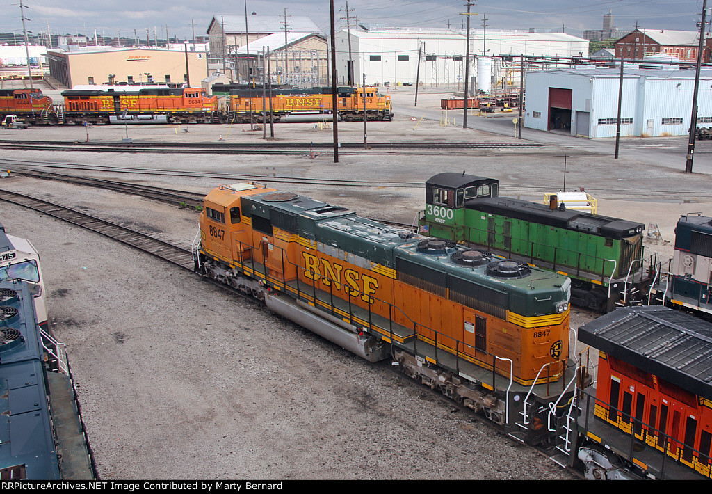 BNSF 8847 and 3600